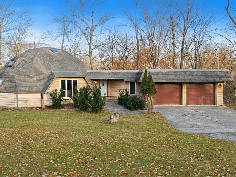 Prime Real Estate Opportunity: A Modern Sanctuary Blending Investment ...