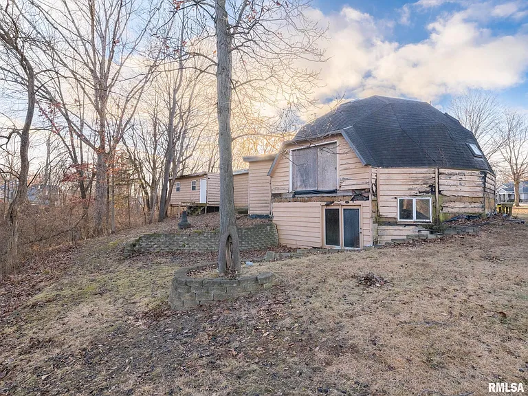 Prime Real Estate Opportunity: A Modern Sanctuary Blending Investment ...